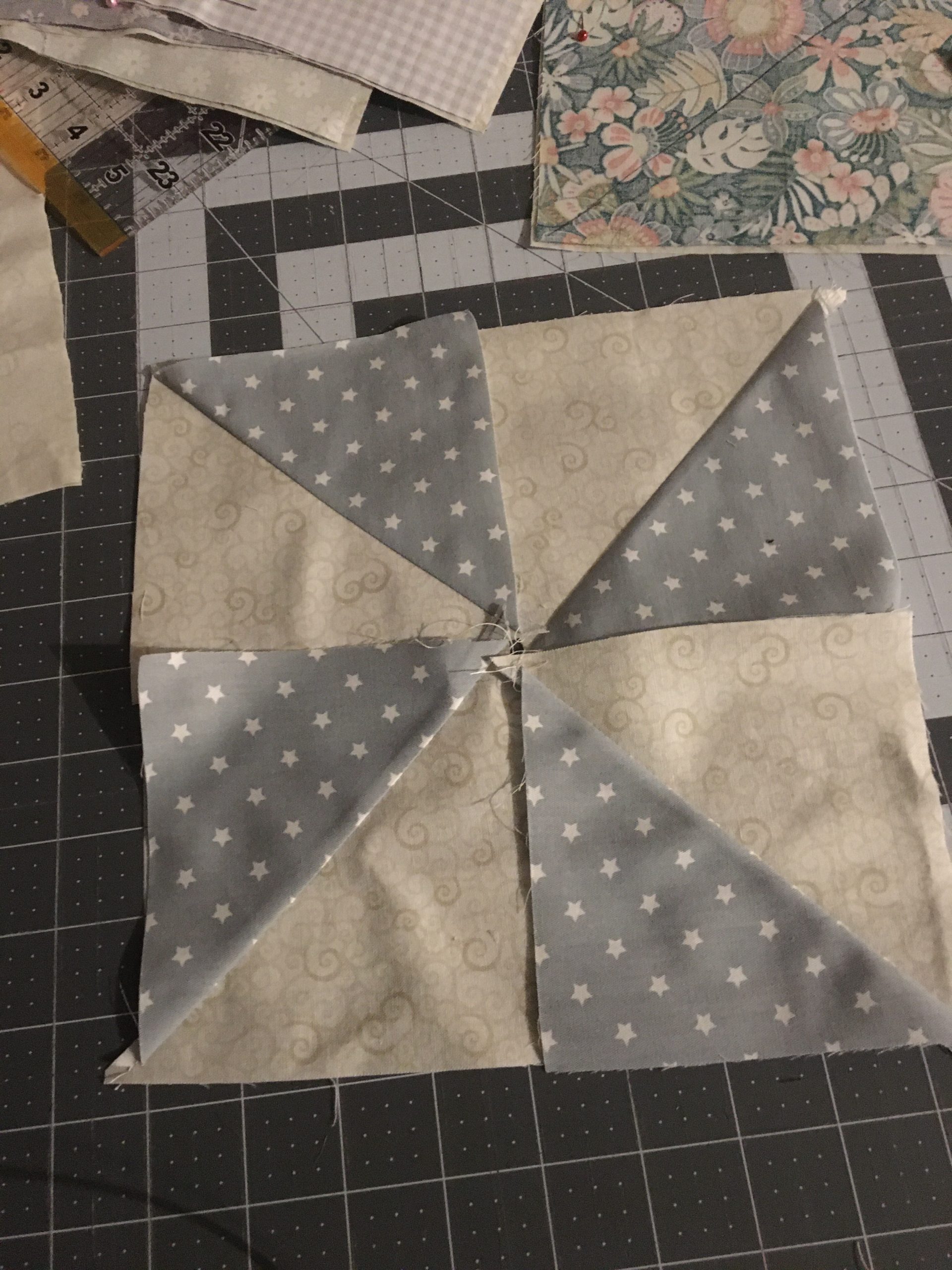 Easy Pinwheel Table Topper Quilt Tutorial – Mint N Lavender